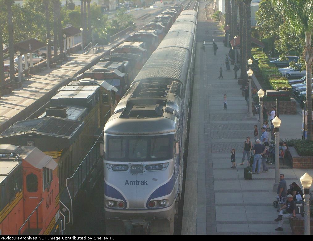 AMTK 464 passing the pack